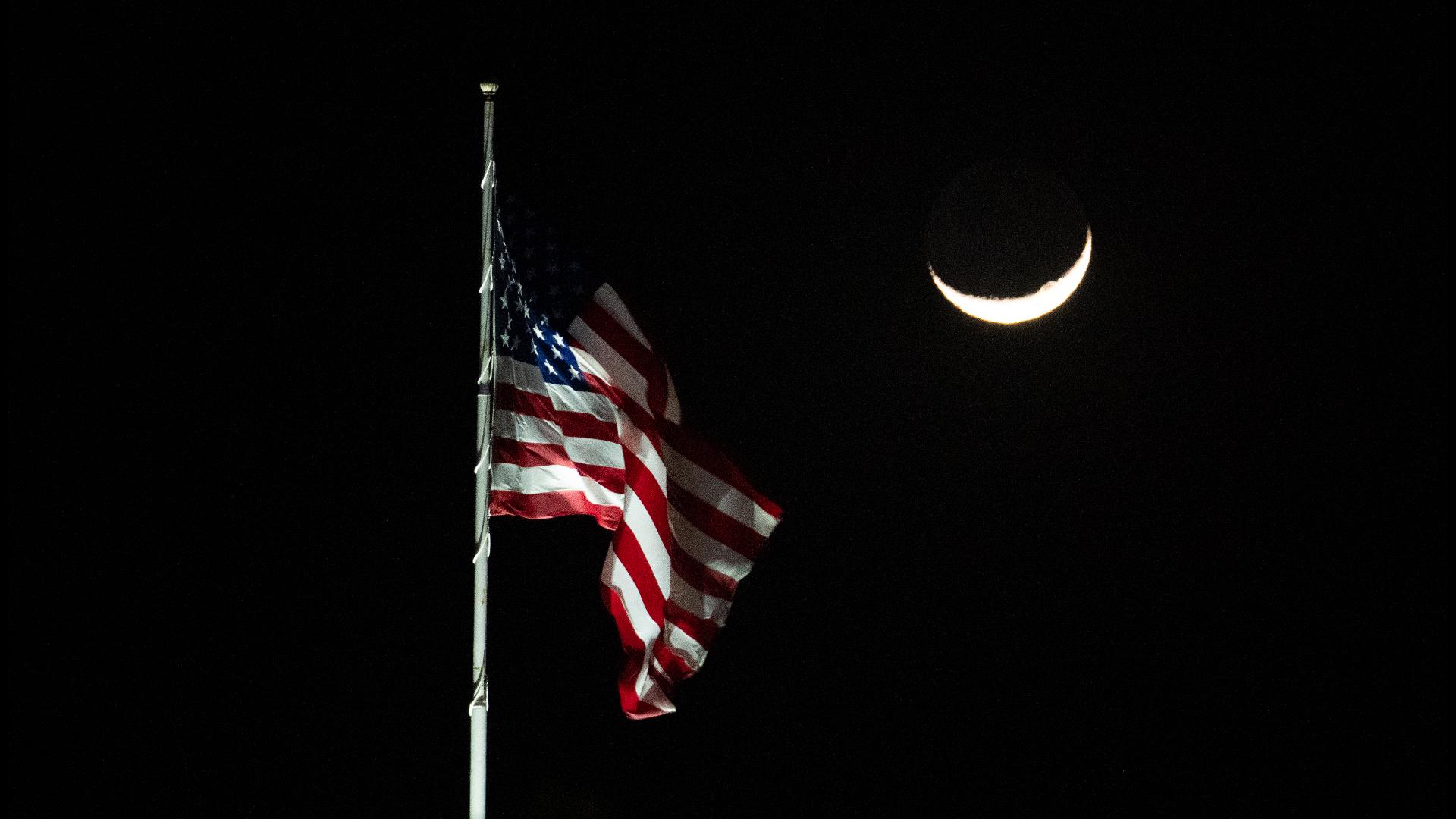 Celestial smiley face: Moon, Saturn and Venus align this week to form a ...