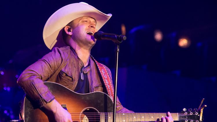Country singer Justin Moore announces break from tour | wtsp.com