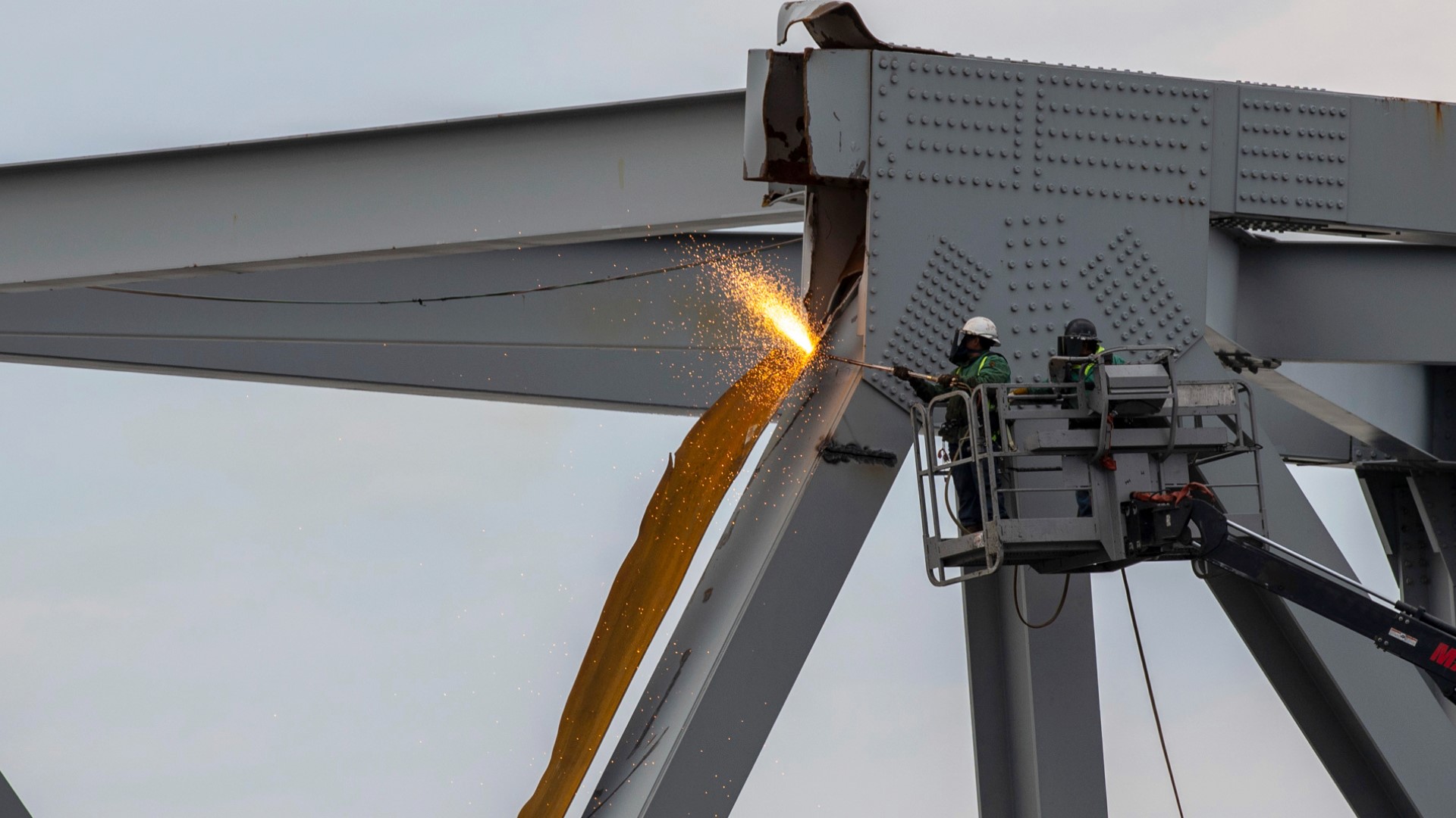 Baltimore bridge collapse: Crews continue work removing debris | wtsp.com