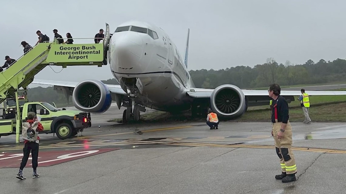 Houston news: United plane evacuated after landing issue at Bush | wtsp.com