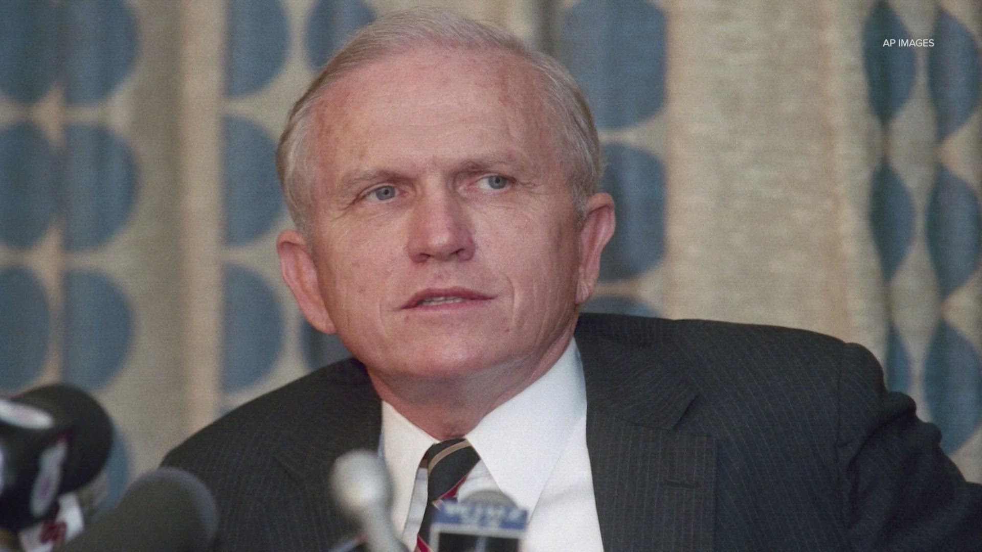 Astronaut Frank Borman, commander of the first Apollo mission to the moon, has died at age 95 ...