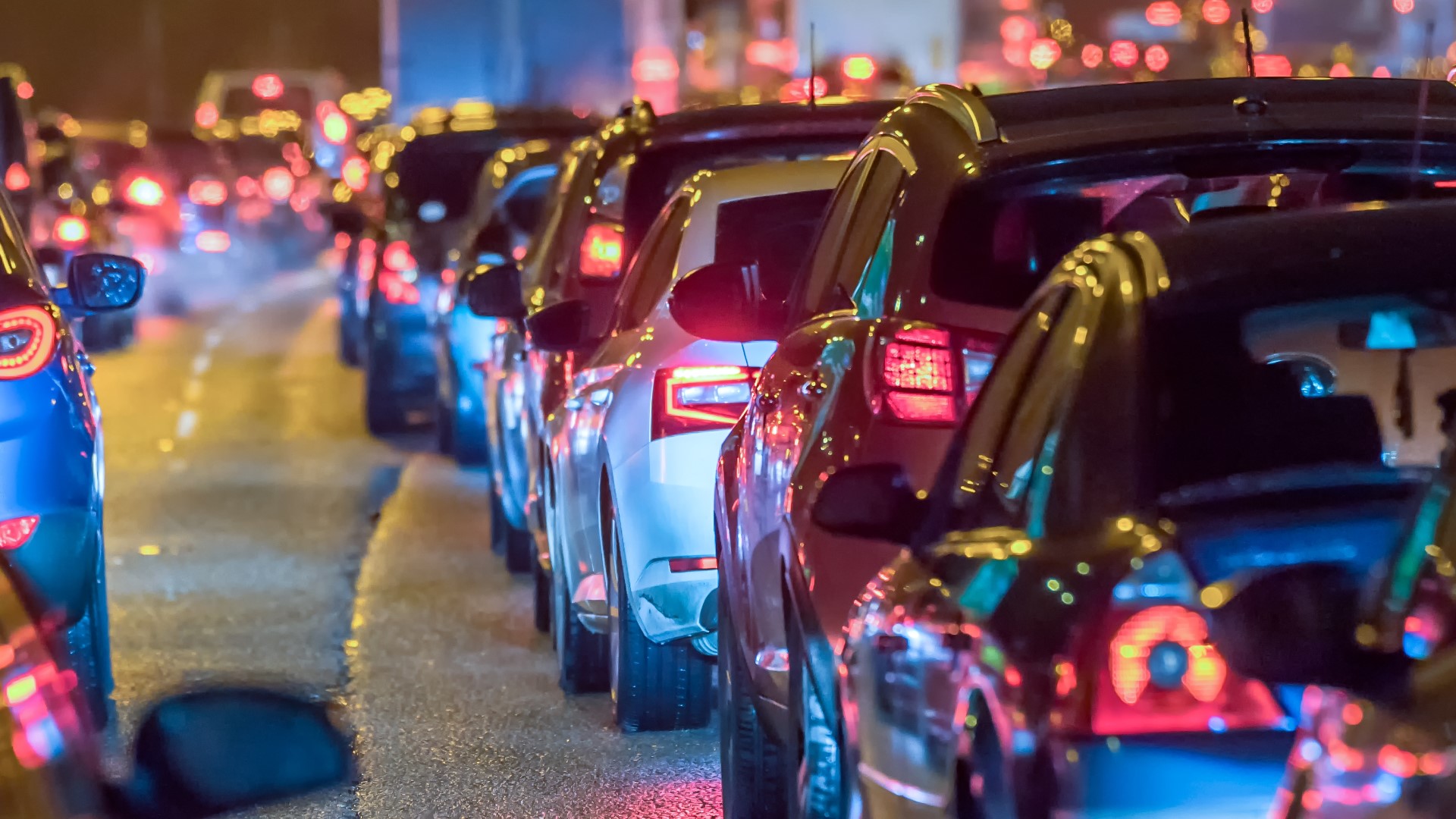 Polk County passes law banning people from lingering in median | wtsp.com