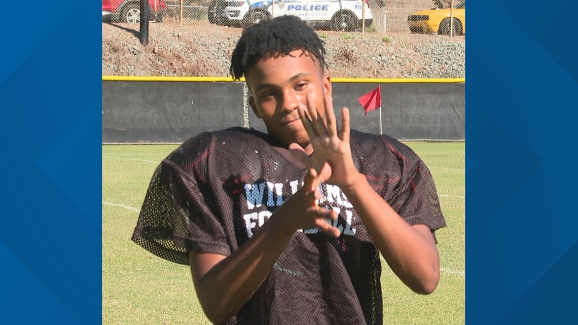 Deaf football player inspires Burlington Williams community | wtsp.com