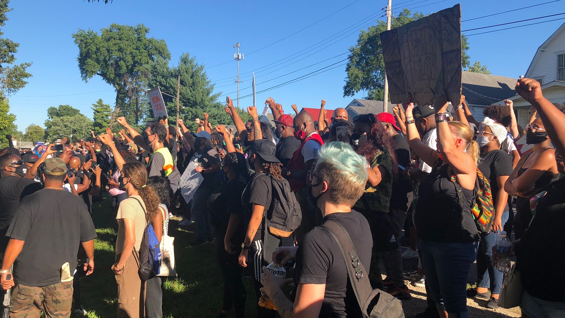 Kentucky Derby: Protests, counter-protesters in Louisville | wtsp.com