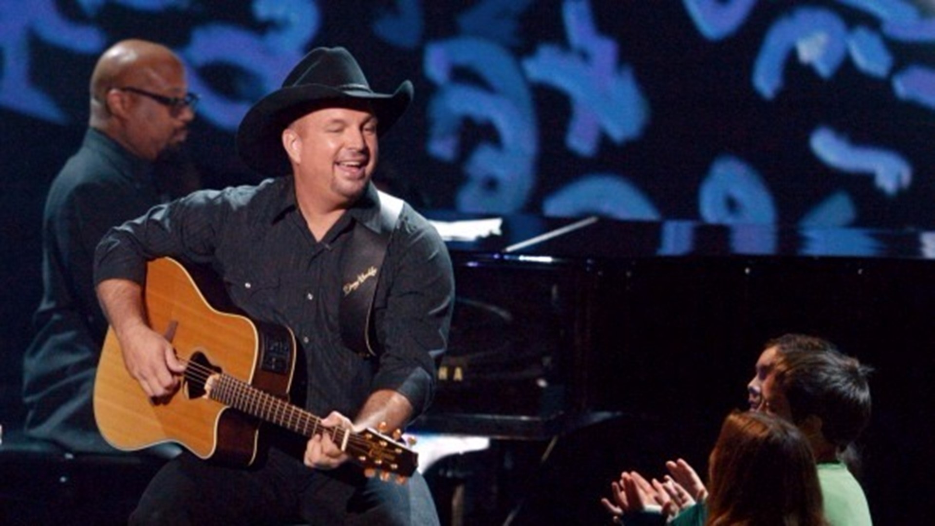 Garth Brooks' stadium tour is coming to Florida | wtsp.com