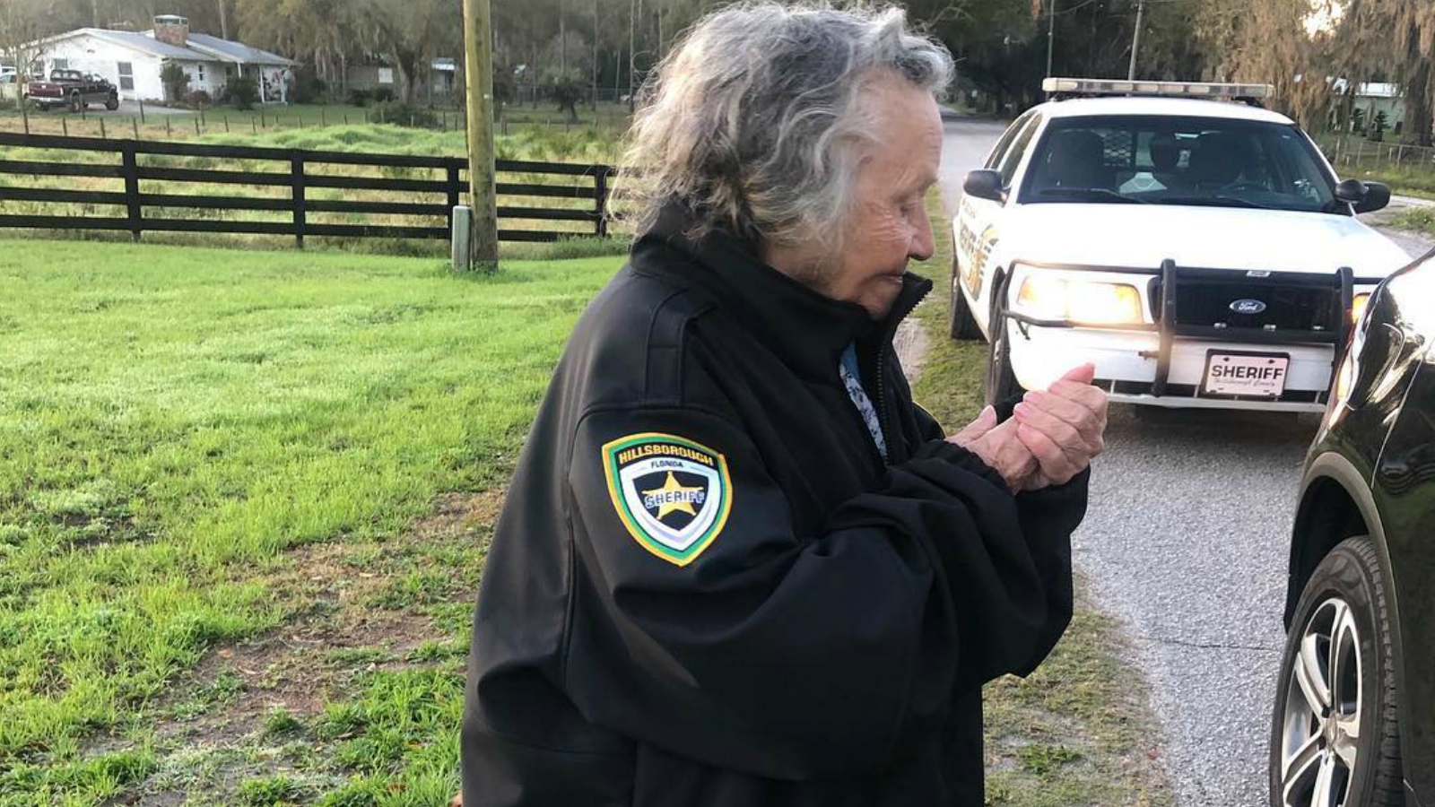 Hillsborough County Sheriffs Office Deputy Gives Woman Coat Off His