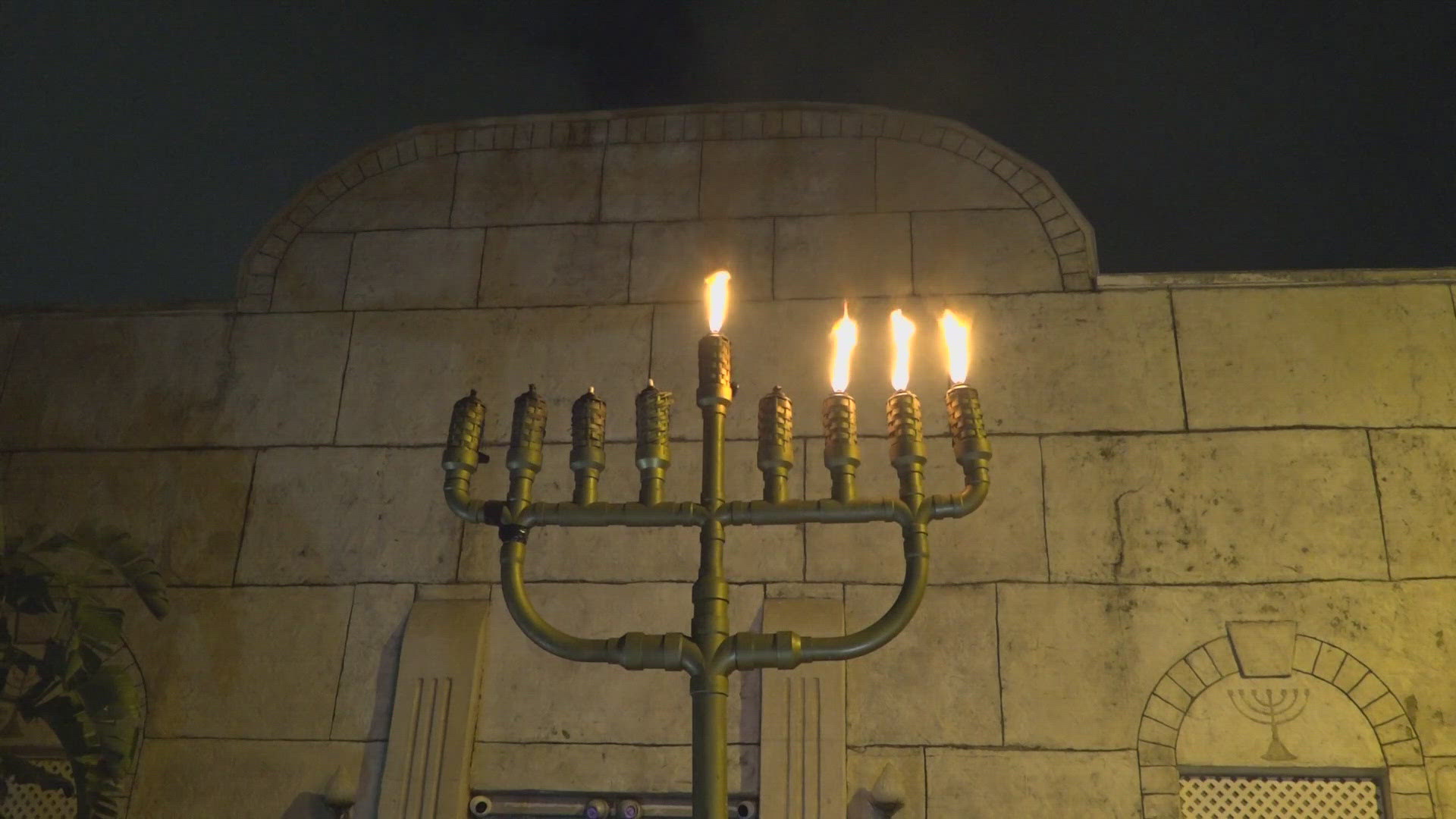 St. Pete Temple Beth-El Shalom lights 10-foot menorah | wtsp.com