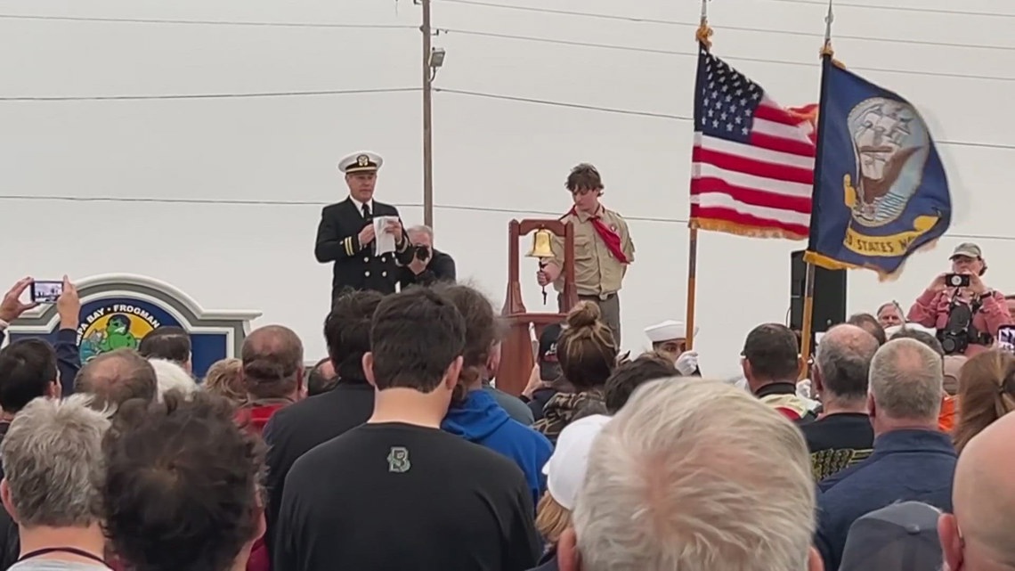 Gold Star families honor fallen Navy SEALs at Gandy Beach | wtsp.com