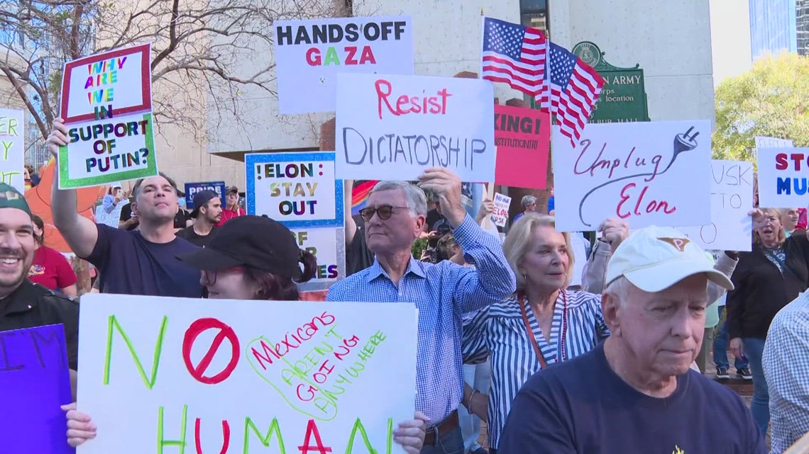 Hundreds protest Trump, Musk in Sarasota 'Not My President's Day' rally ...