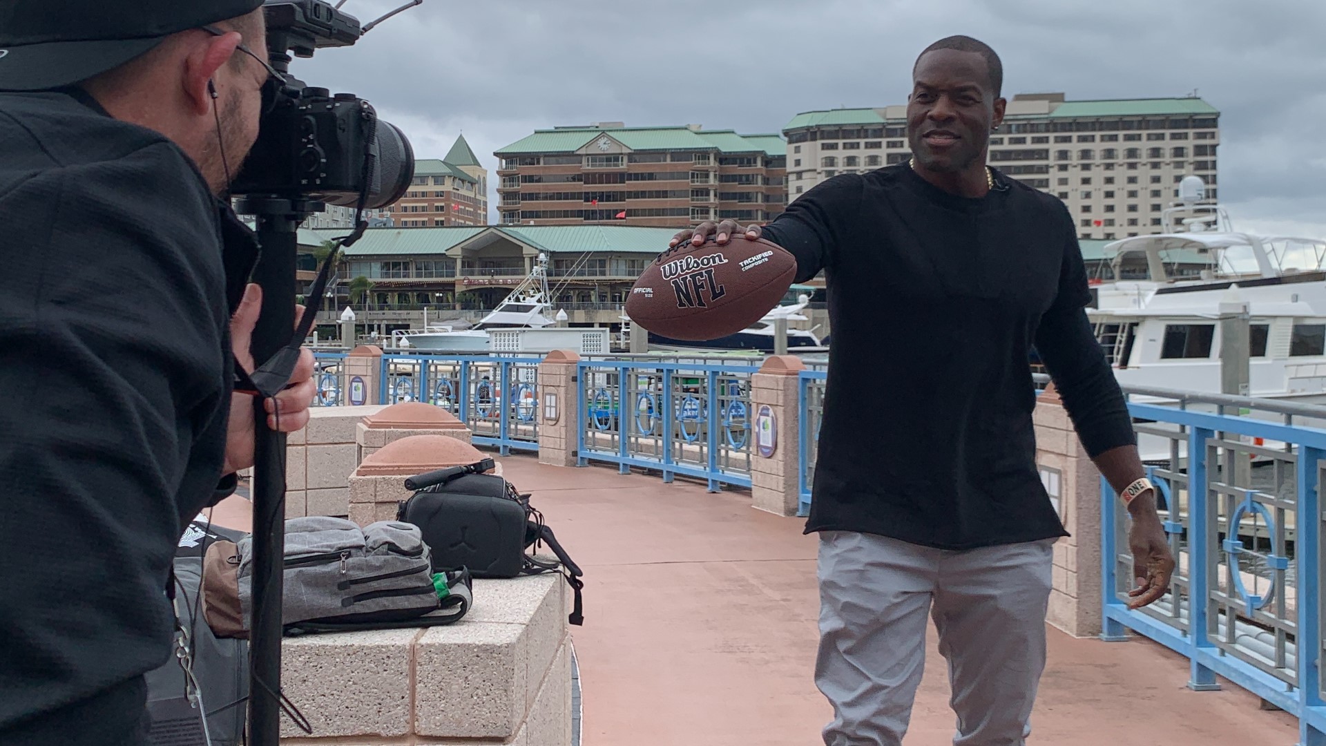 Former defensive end Simeon Rice co-hosts 10 Tampa Bay special | wtsp.com