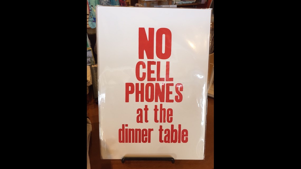 Tips to make Thanksgiving dinner cell-phone free | wtsp.com