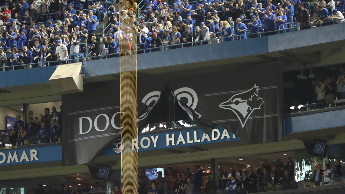 Toronto Blue Jays retire Roy Halladay's No. 32 jersey | wtsp.com