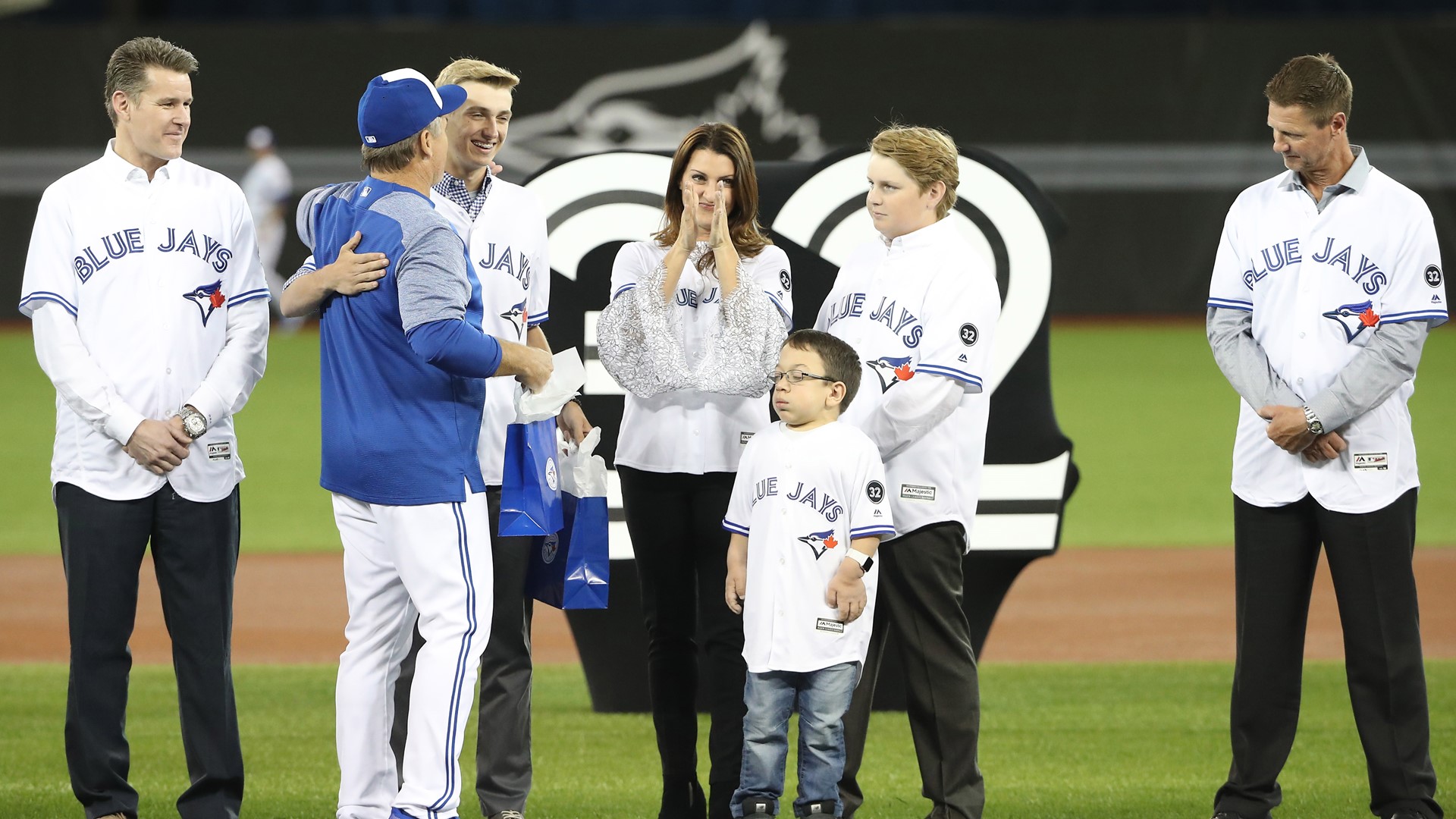 Toronto Blue Jays retire Roy Halladay's No. 32 jersey | wtsp.com