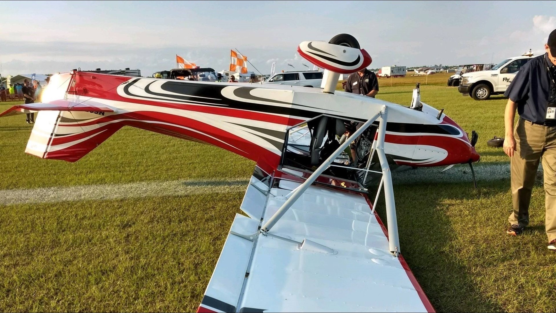 Experimental plane at Sun 'n Fun air show suffers hard landing, rolls ...