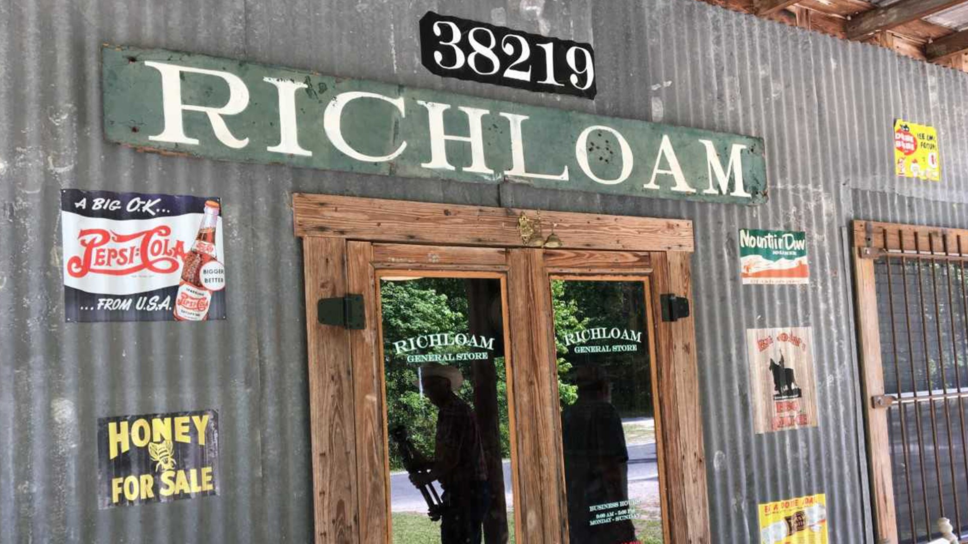 Richloam General Store stocked with Florida history | wtsp.com