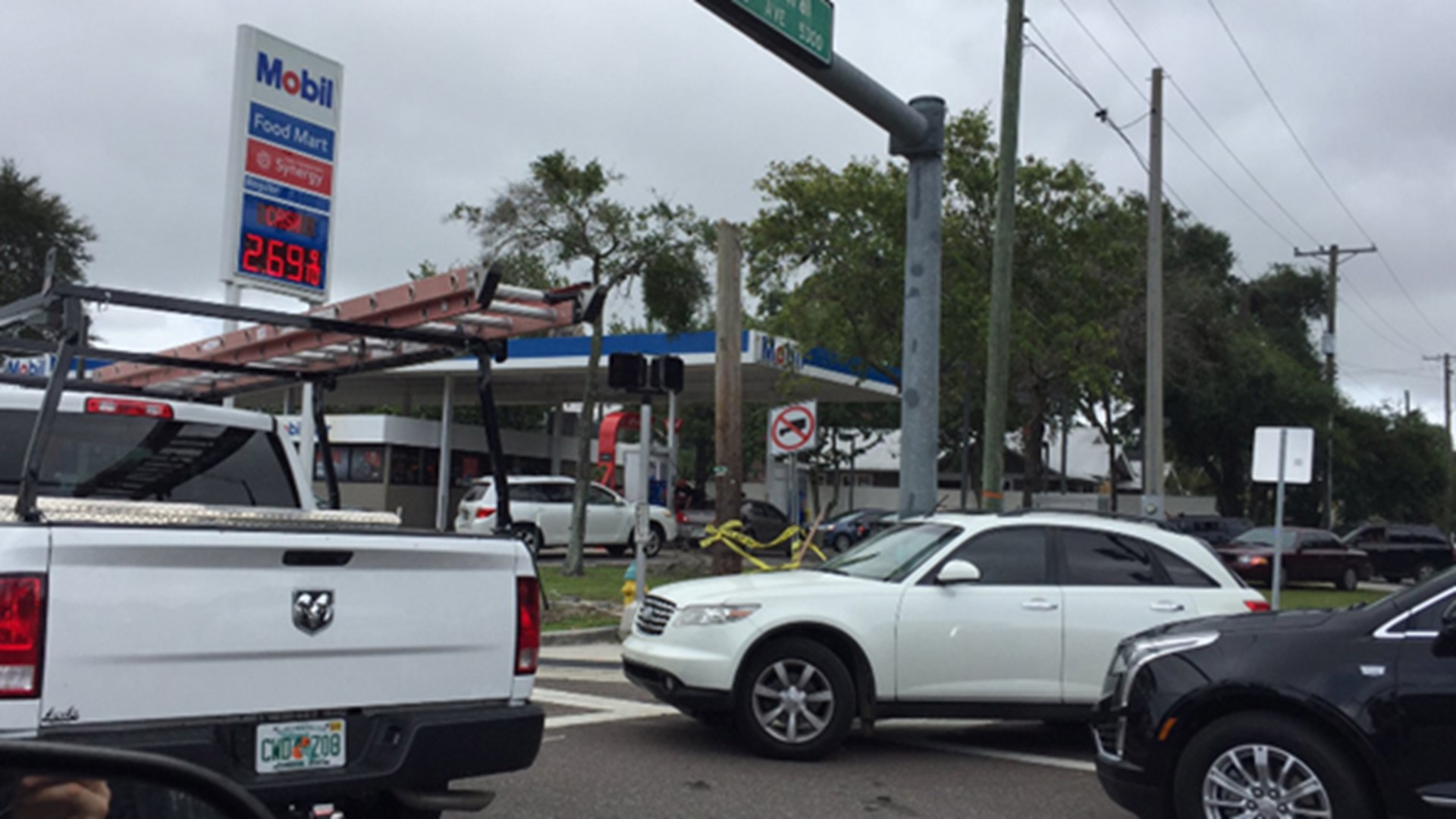 Hurricane season gas tips: How to deal with long lines, fuel shortages ...