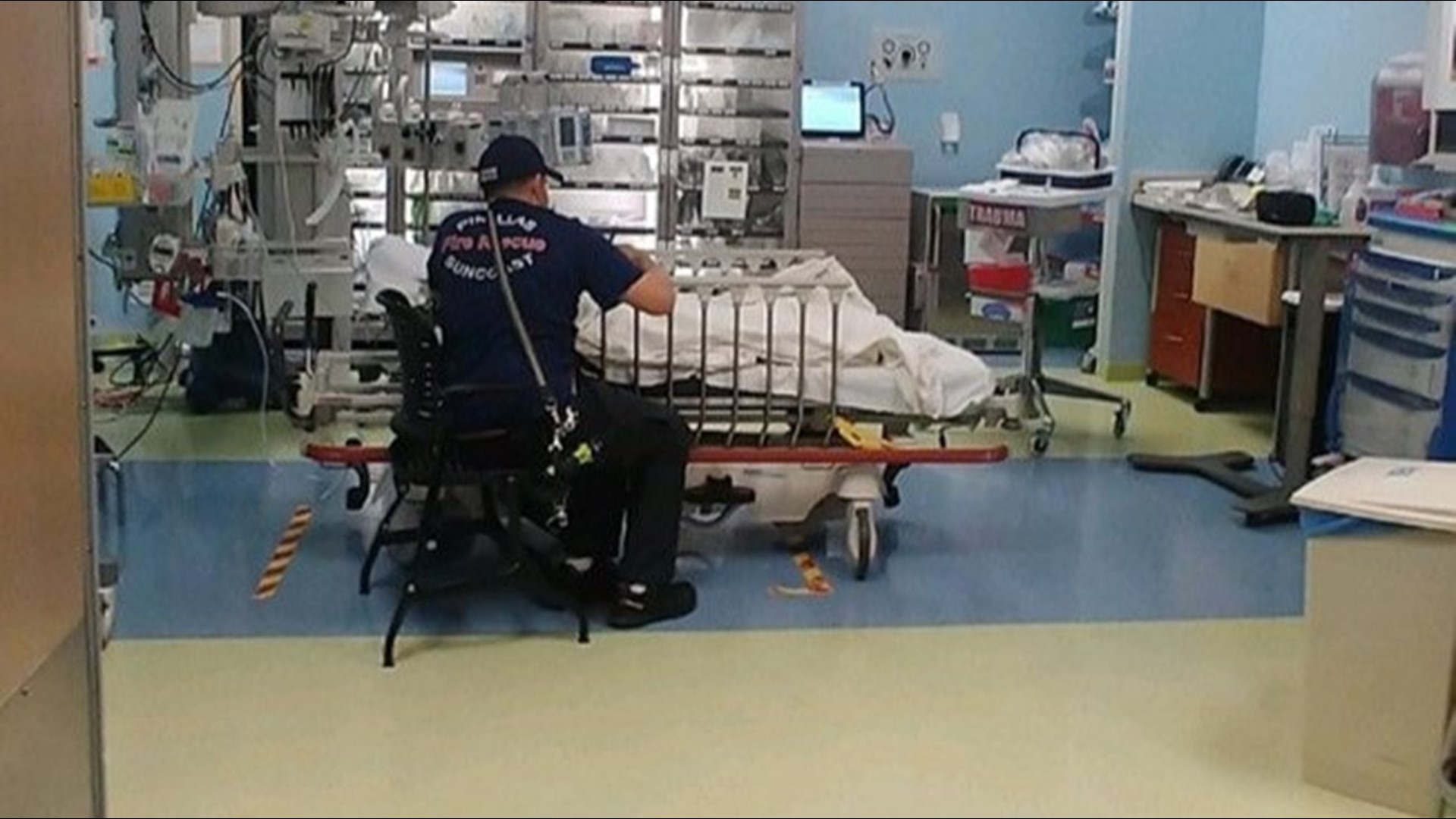 Photo captures paramedic waiting with young patient for parents in ER ...