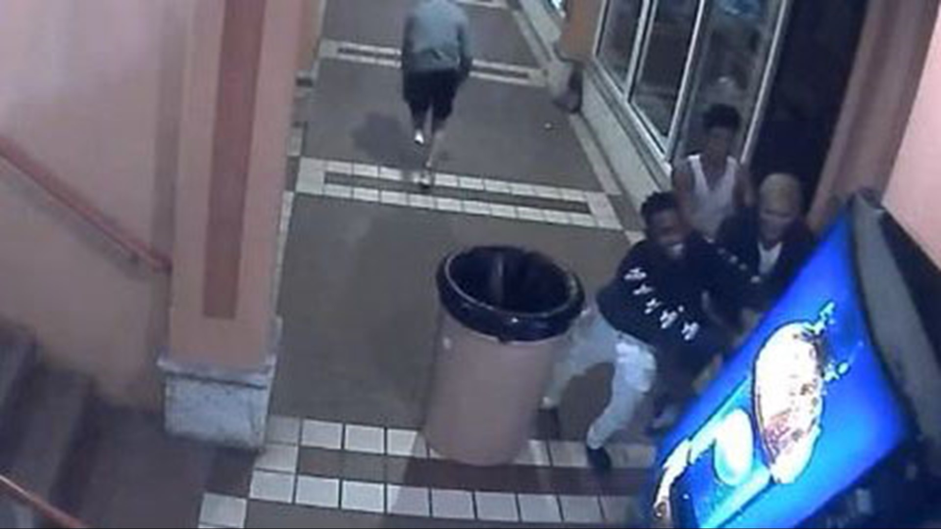 Clearwater police seek vandals who damaged soda machine | wtsp.com