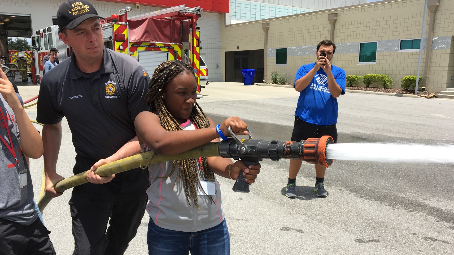Teens get hands-on firefighting experience during summer camp | wtsp.com