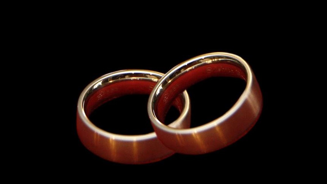 Man with metal detector finds ring lost in sand for 50 years | wtsp.com