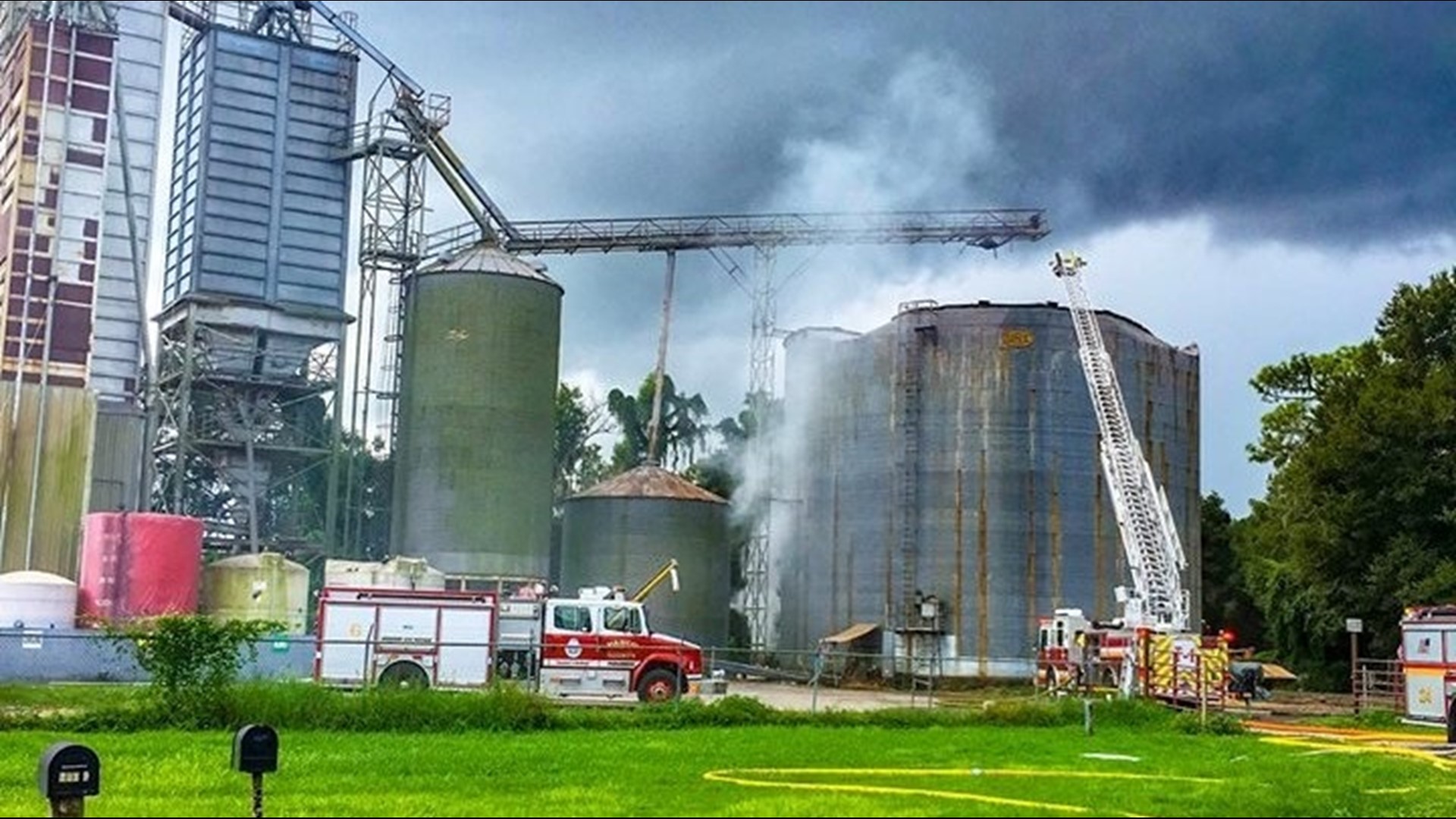 Pasco fire rescue responds, controls burning corn silo in Zephyrhills ...