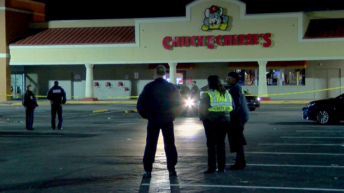 Dad shot, killed walking with his kids at Chuck E. Cheese | wtsp.com