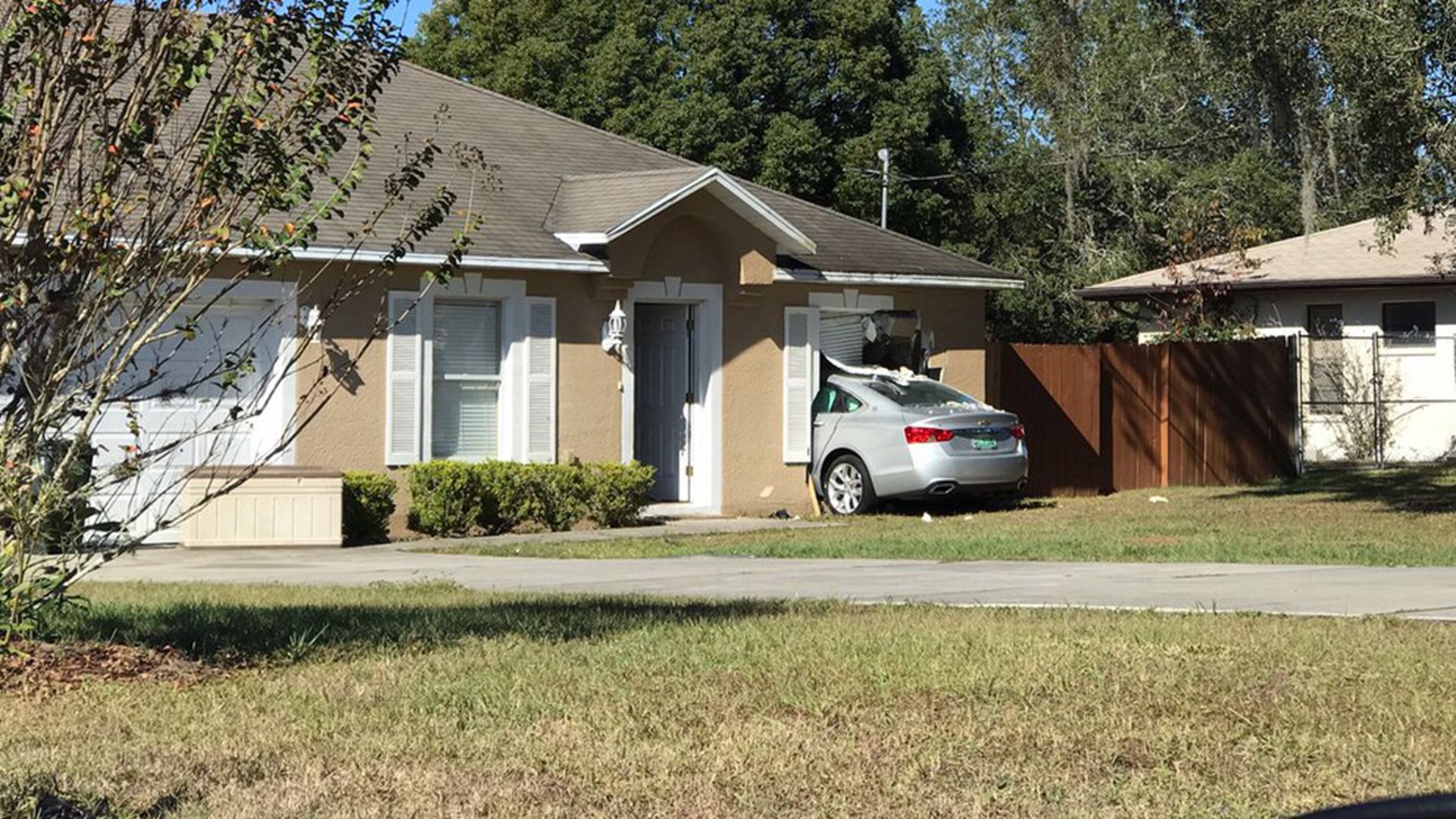 Driver dies after car crashes into Spring Hill home | wtsp.com