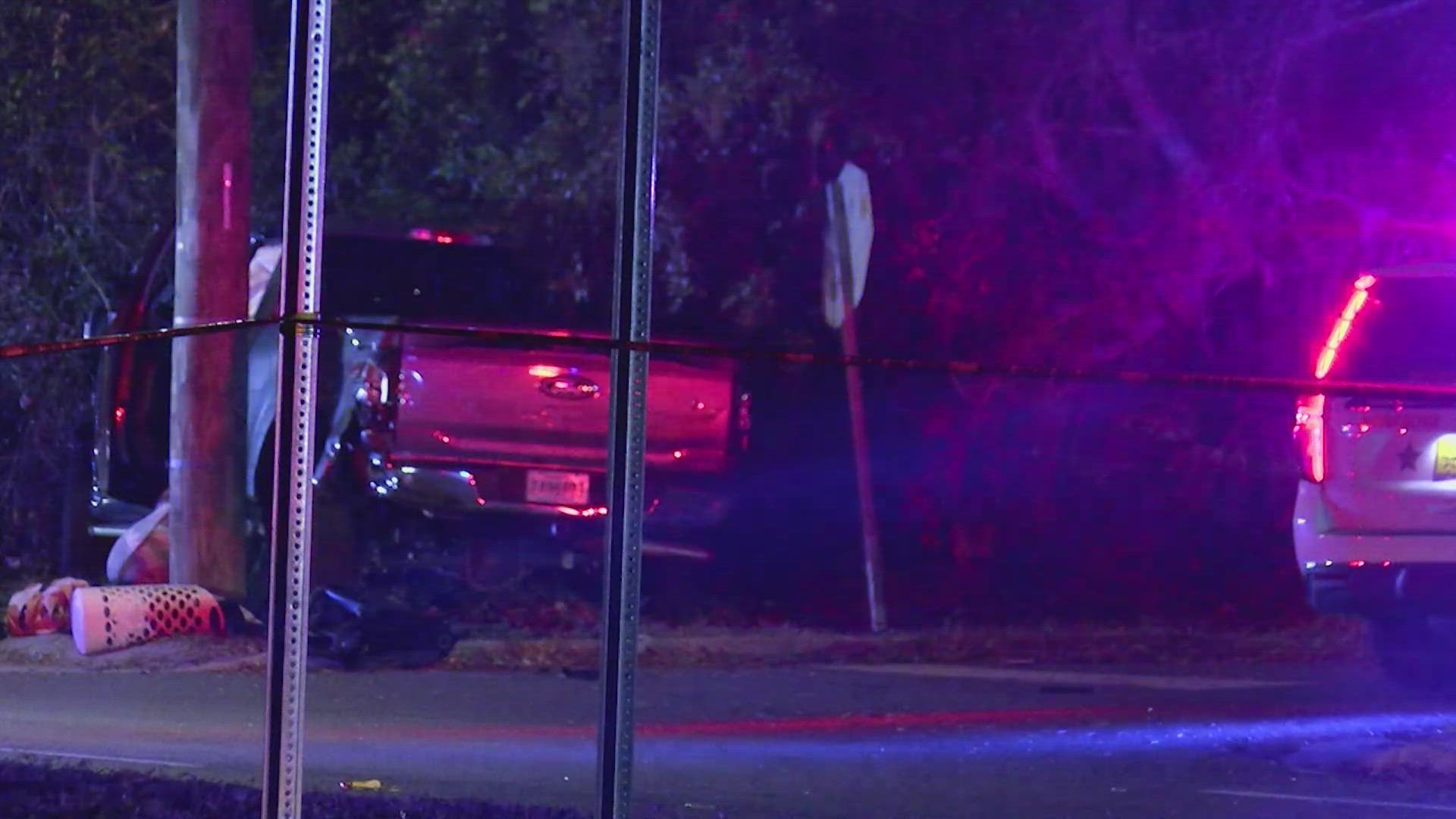 Man dies after crashing into deputies, telephone pole in Sarasota ...