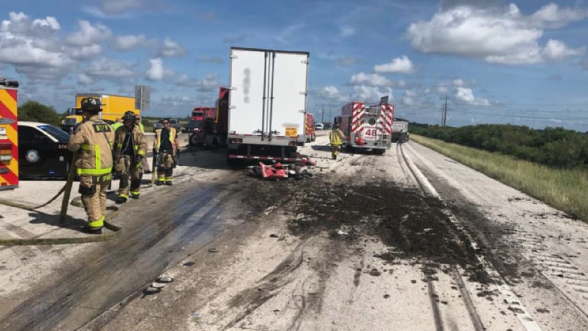 Truck crash dumps cow manure on I-95 in Florida | wtsp.com