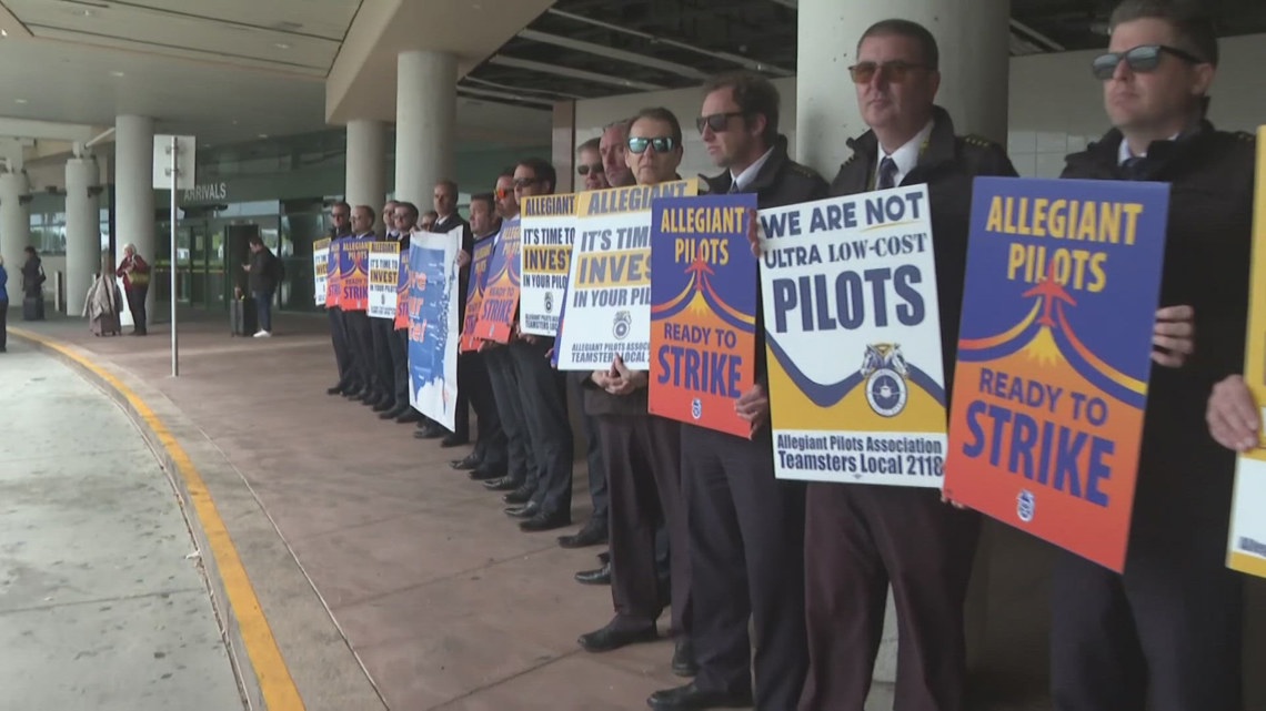 Allegiant Air pilots stage picket line in Sarasota to warn of potential ...