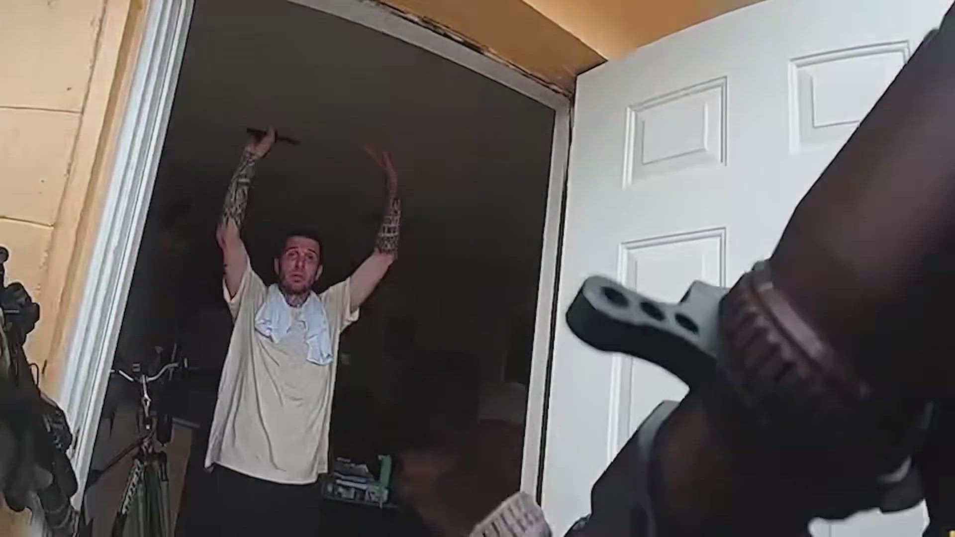 Inmate who escaped St. Pete facility found barricaded in apartment ...