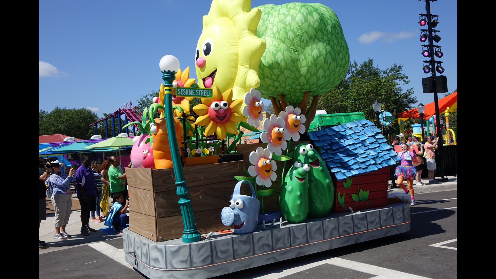 Sesame Street merges nostalgia and modern tech at SeaWorld Orlando ...