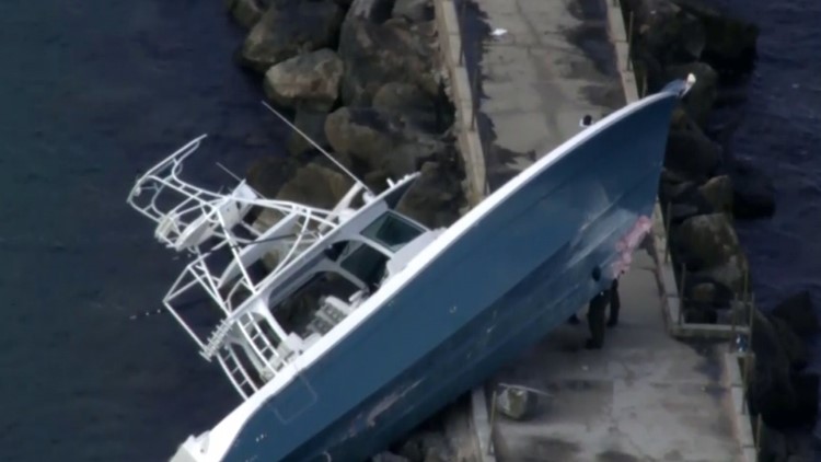 Boat crashes into jetty in Fort Lauderdale on New Year's Eve | wtsp.com