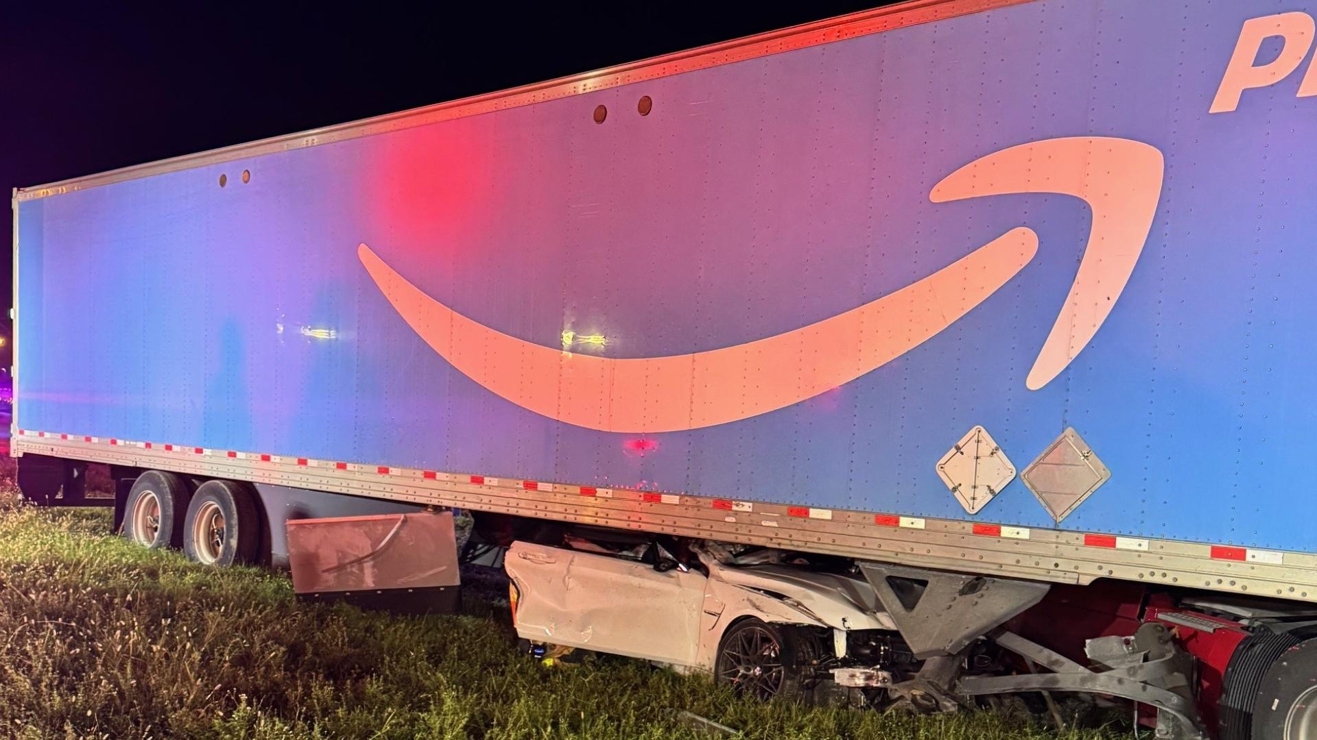 VIDEO: Driver crashes into Amazon trailer on I-75 in Hillsborough ...