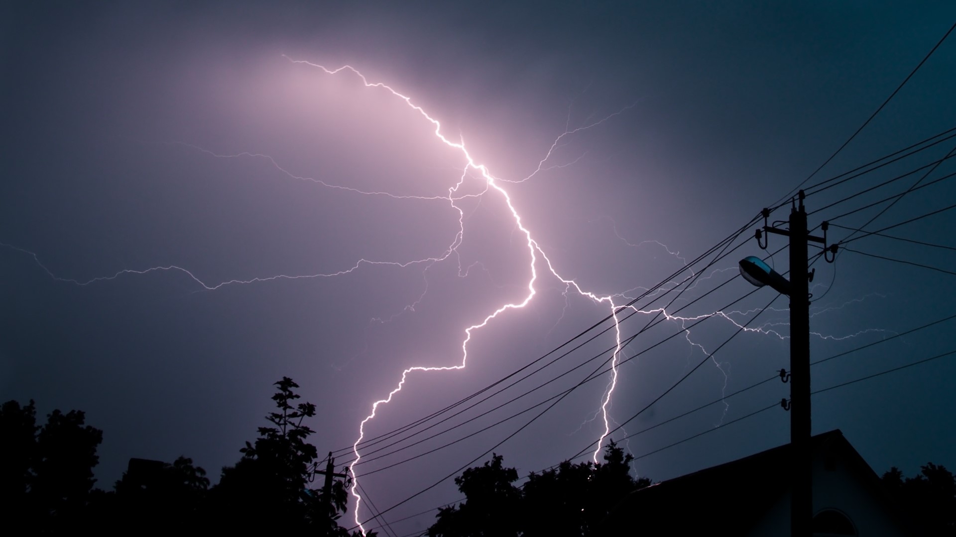 Man stuck by lightning in Panama City Beach taken to hospital | wtsp.com