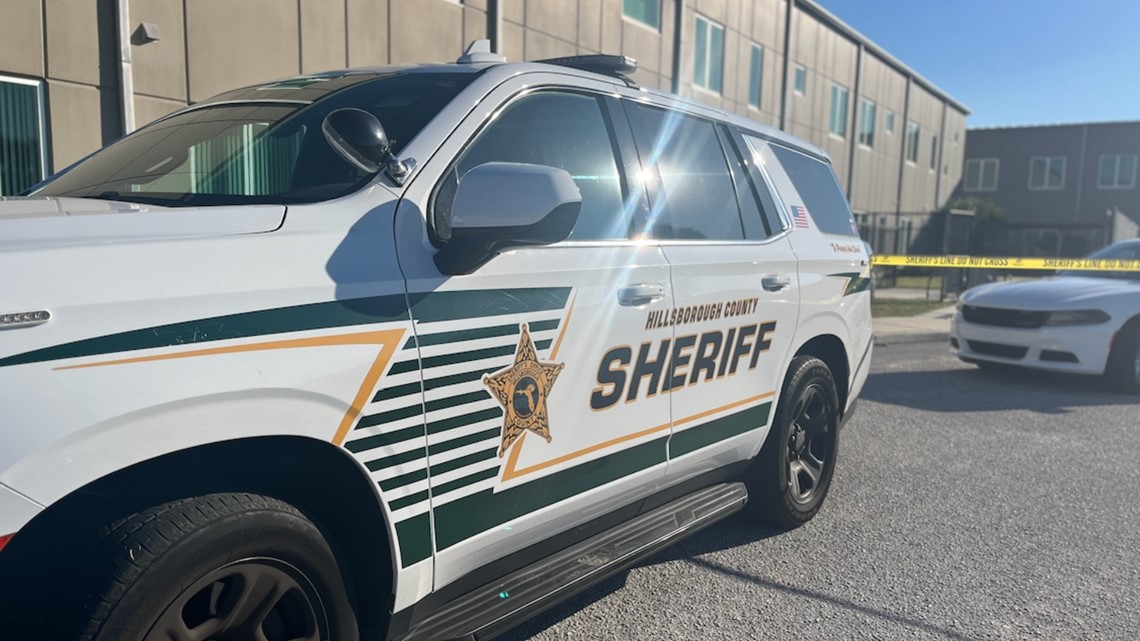 Florida deputy saves woman using CPR after she collapses | wtsp.com