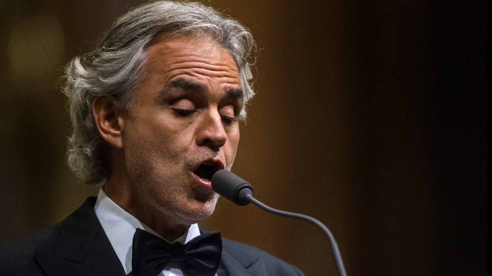 Andrea Bocelli to give live performance from empty Duomo of Milan ...
