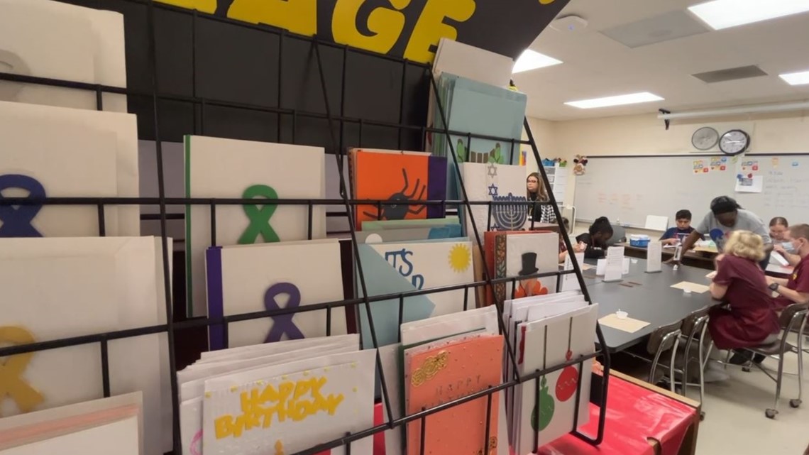 Pinellas students with disabilities run greeting card business | wtsp.com