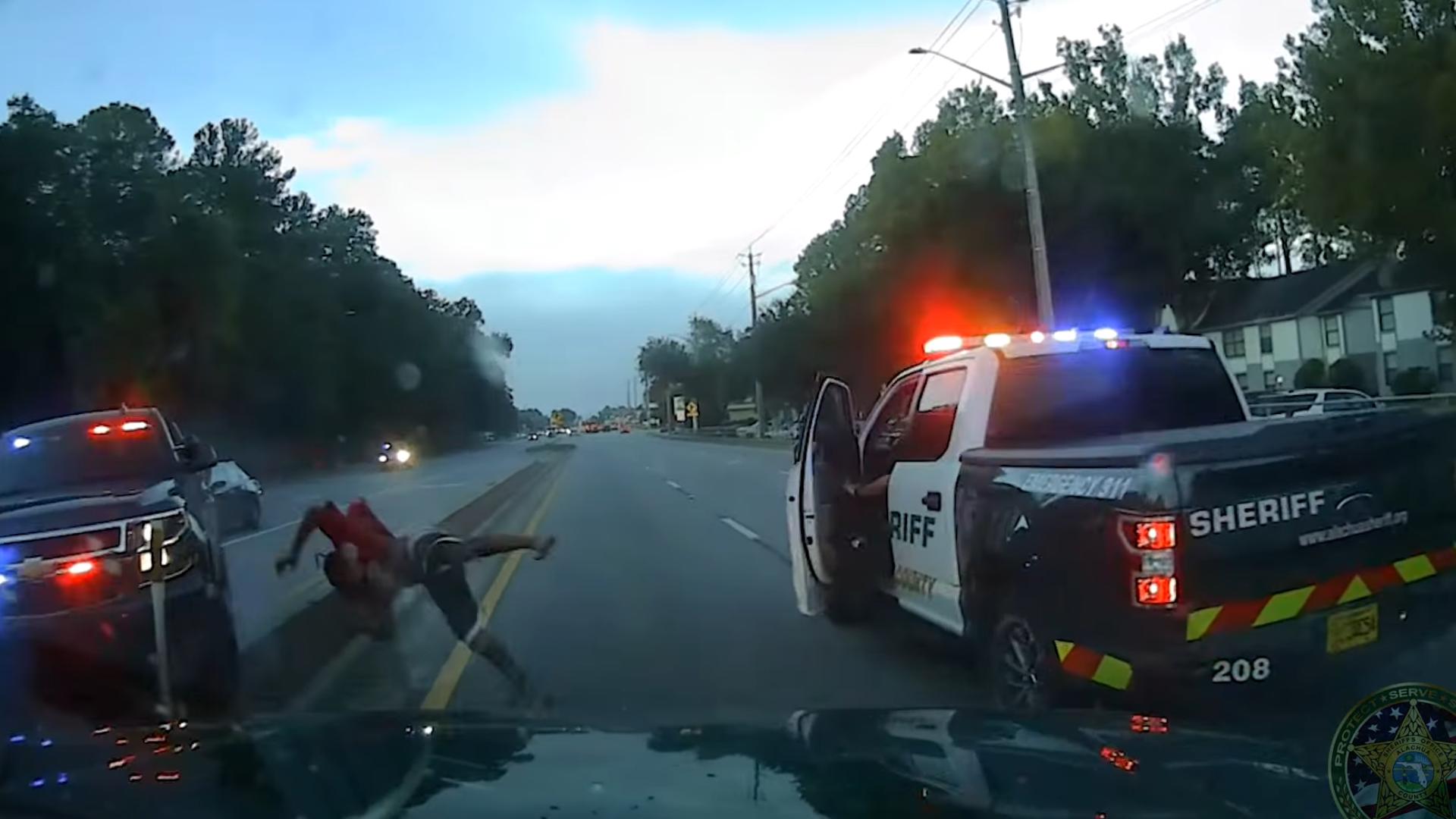 FULL VIDEO: Man leads troopers on box truck chase, jumps out and gets ...