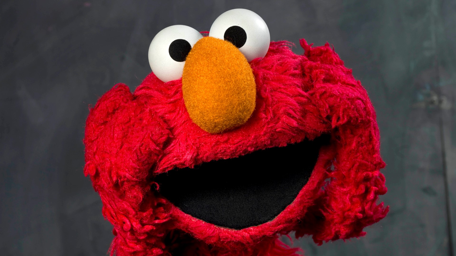 'Sesame Street' star Elmo, 3, gets vaccinated | wtsp.com