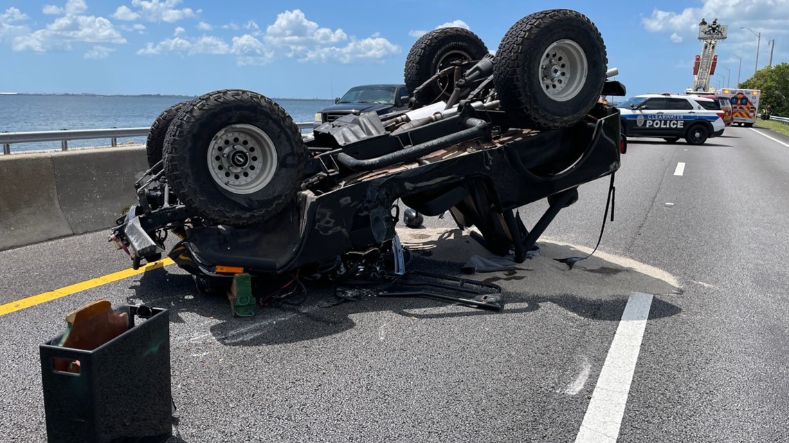 Clearwater police: Jeep unhitches from U-Haul, crashes on bridge | wtsp.com