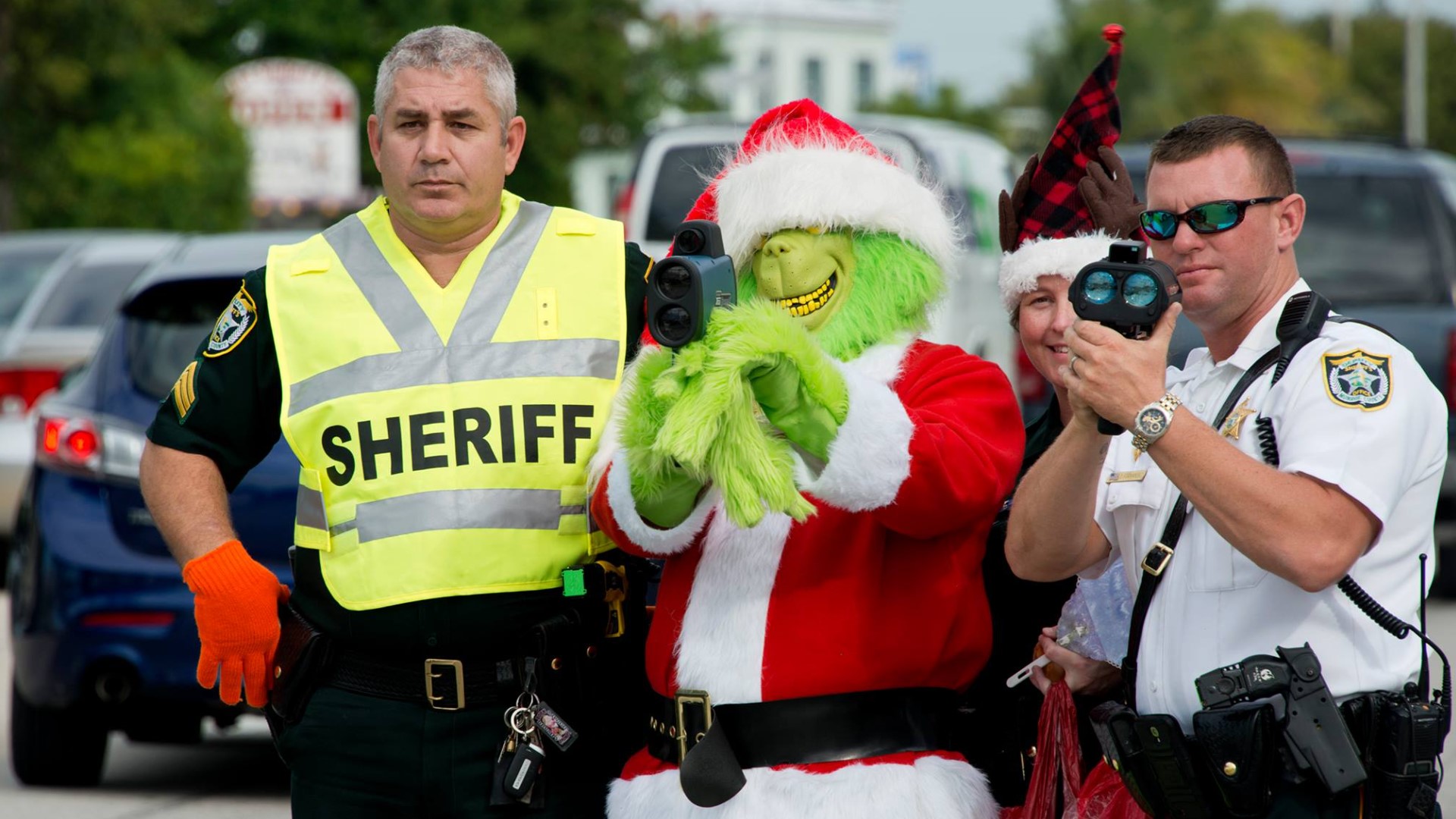 Florida sheriff's 'Grinch' hands out onions instead of tickets | wtsp.com