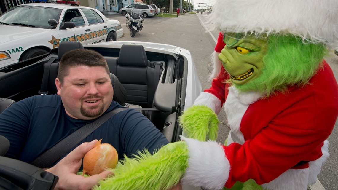 Florida sheriff's 'Grinch' hands out onions instead of tickets | wtsp.com