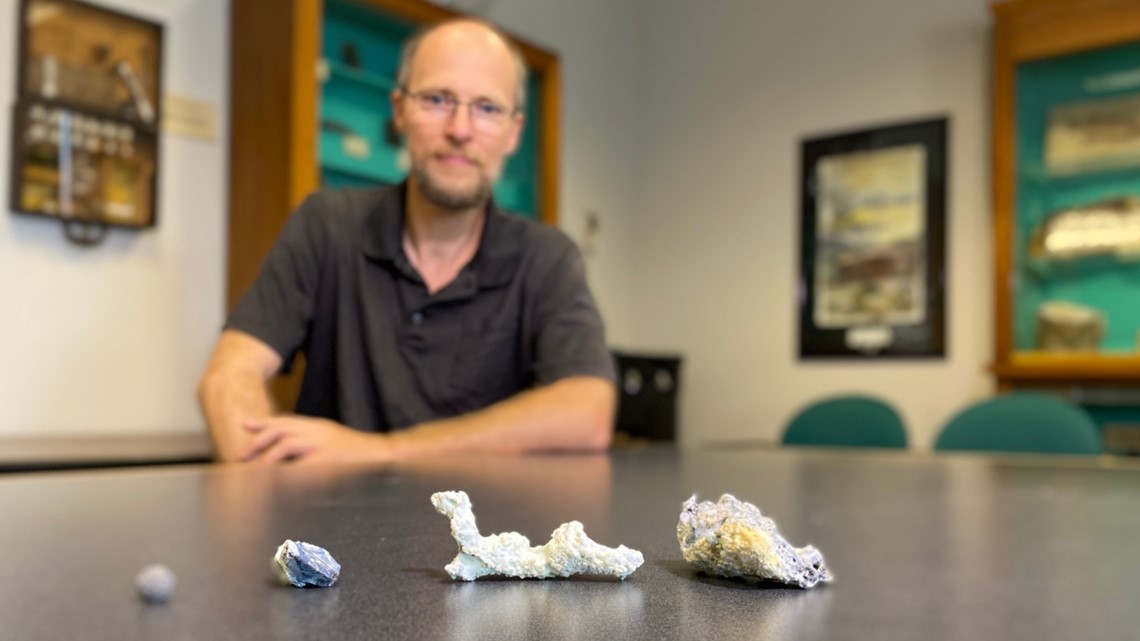 Florida scientist finds new solid material after lightning strike ...