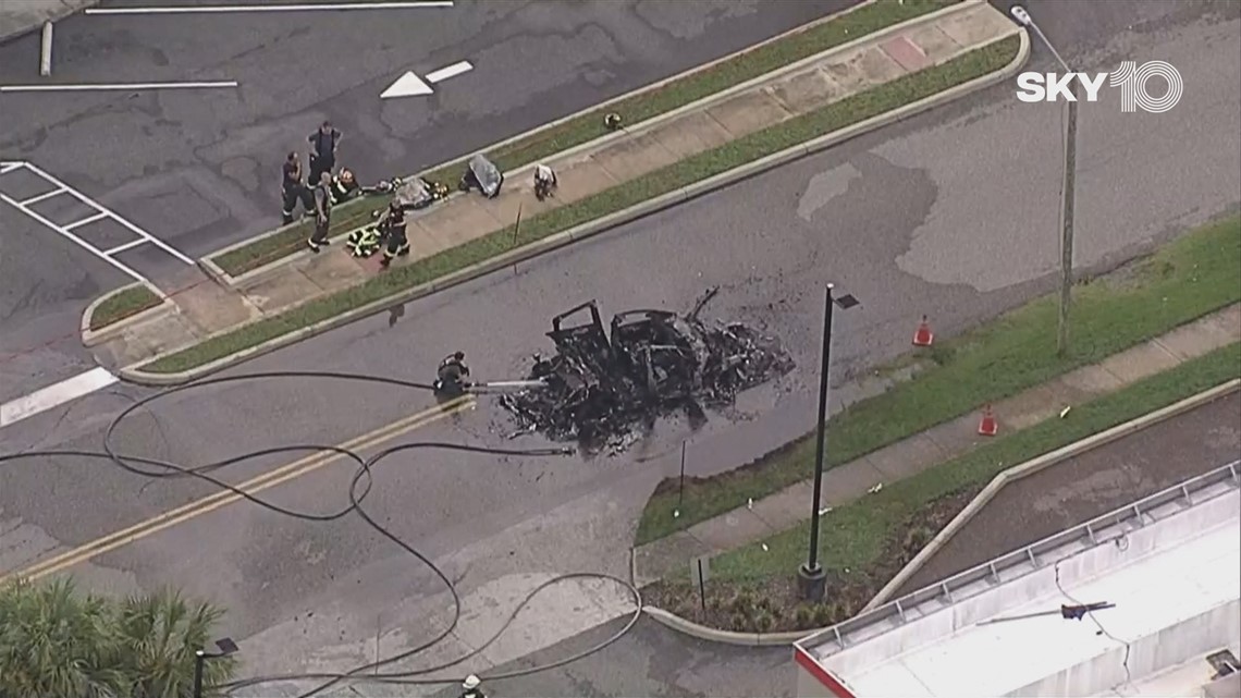 Tesla catches fire on back of tow truck after Idalia flooding | wtsp.com