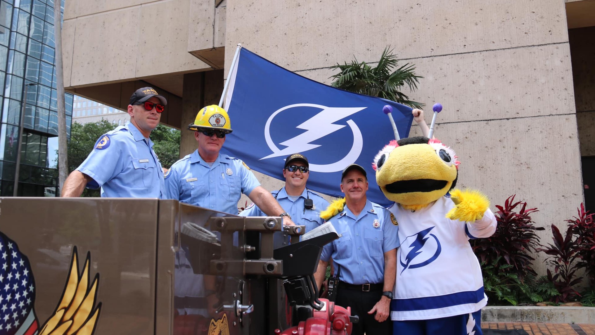 'Go Bolts' banner revealed in downtown Tampa | wtsp.com