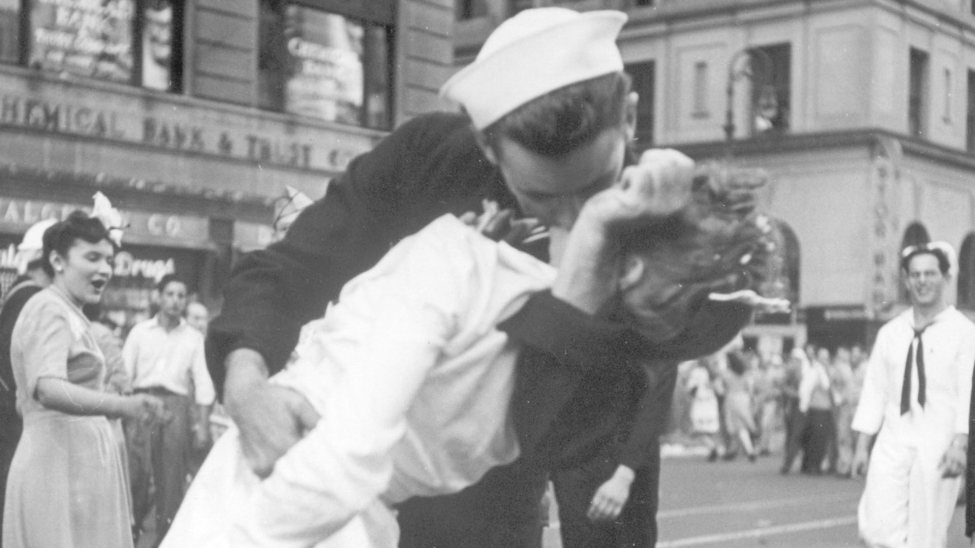 Soldier from iconic WWII kissing photo dies at 95 | wtsp.com