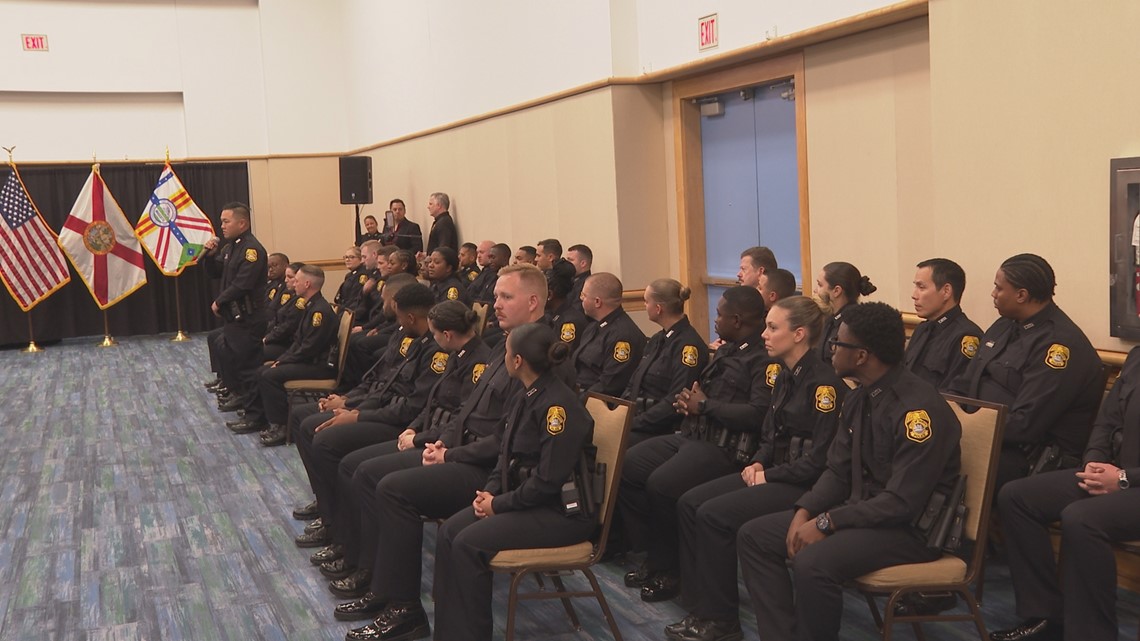 Tampa police add 35 new officers, more women to department | wtsp.com