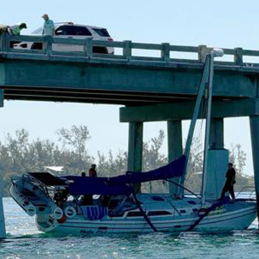 Sailboat crashes into Longboat Pass Bridge | wtsp.com