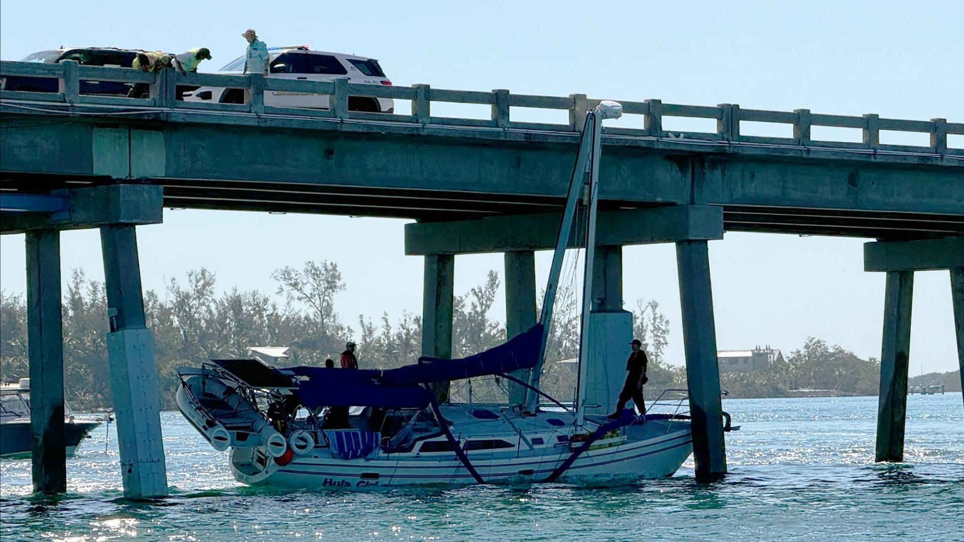 Sailboat crashes into Longboat Pass Bridge | wtsp.com